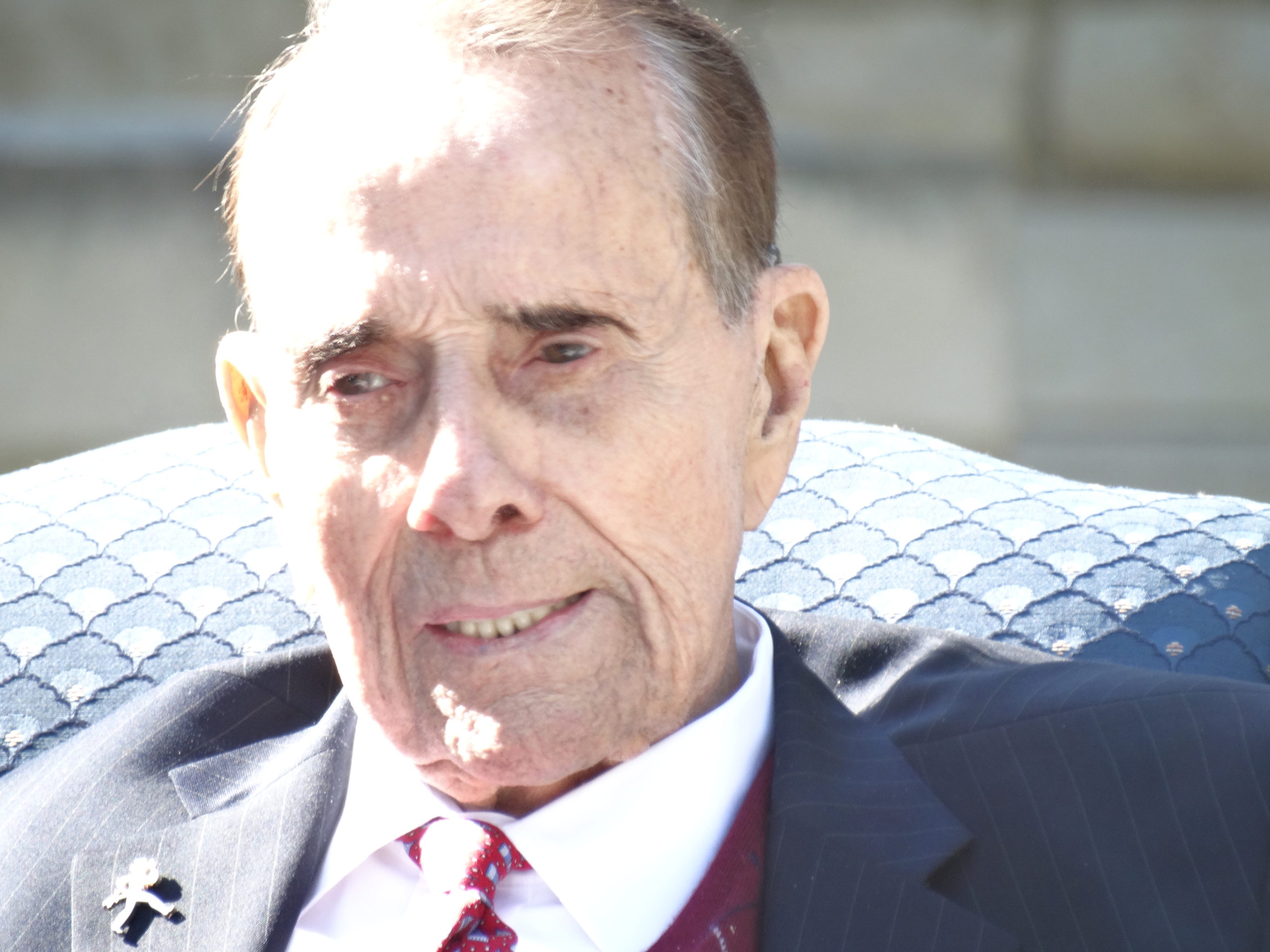 Washburn University dedicates statue to law school alumnus Bob Dole ...